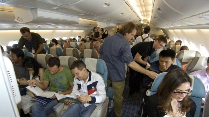 Lufthansa staff member explained: The triggers Clap after landings when ...