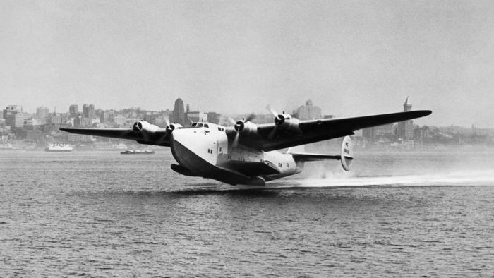 World premiere 80 years ago: The legendary Dixie Clipper Pan Am flies ...
