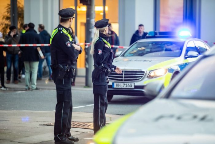 Terror attack in Hanau? Men attack passers-by with a knife! - Law ...