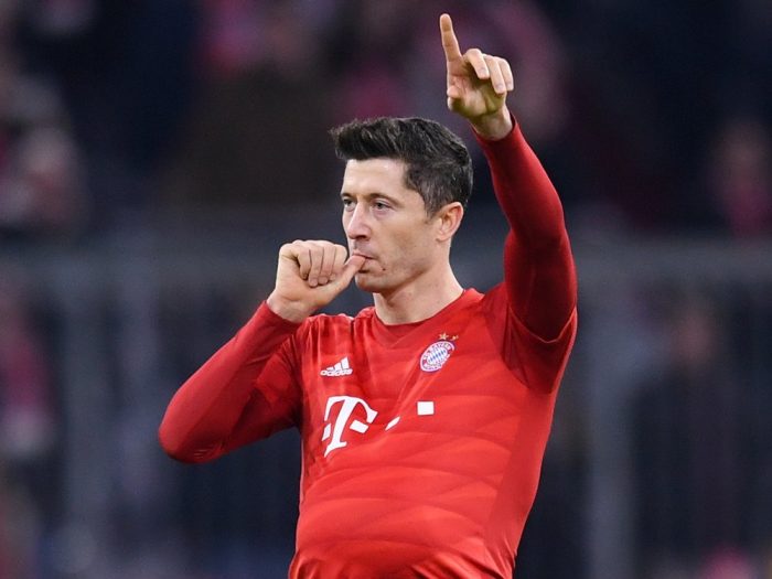 Sweet family photo: Robert Lewandowski proudly shows his "girls" - Law ...